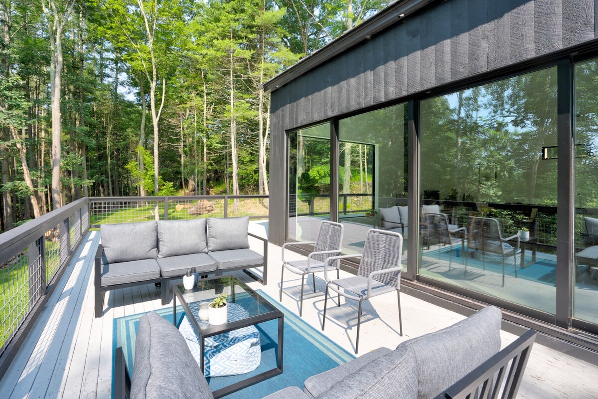 Tamarack House - Red Cottage