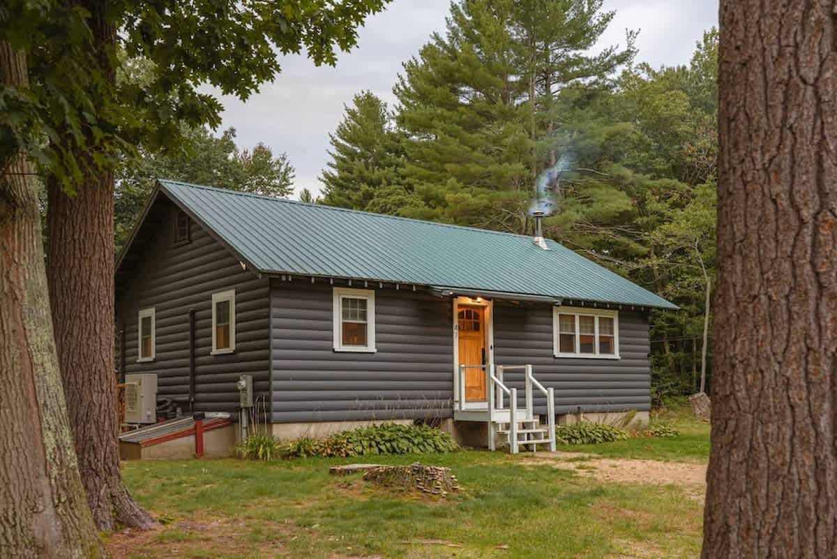 Spruce Cove Cabin - Red Cottage
